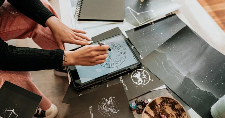 Understanding the Yod in Astrology: A Comprehensive Guide - TTAROTT.com